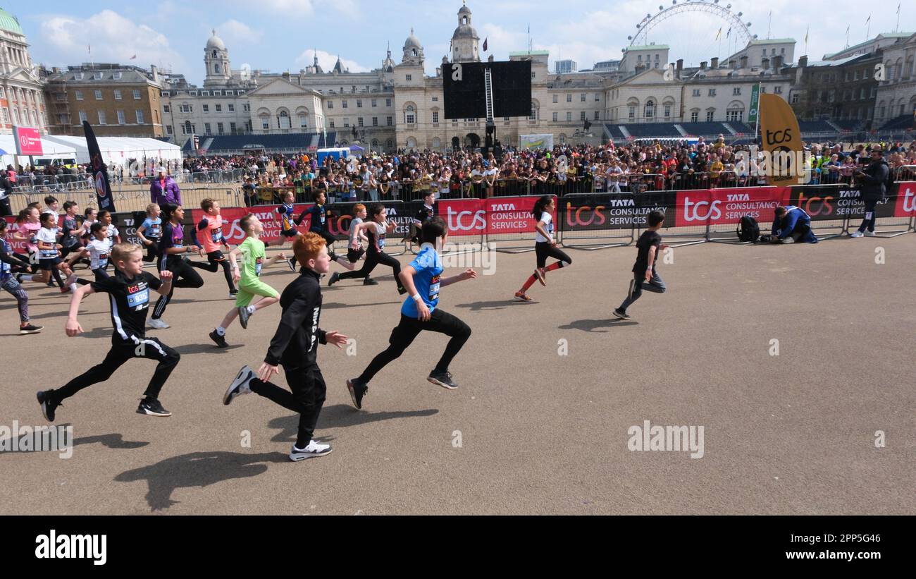 London mini marathon hi-res stock photography and images - Alamy