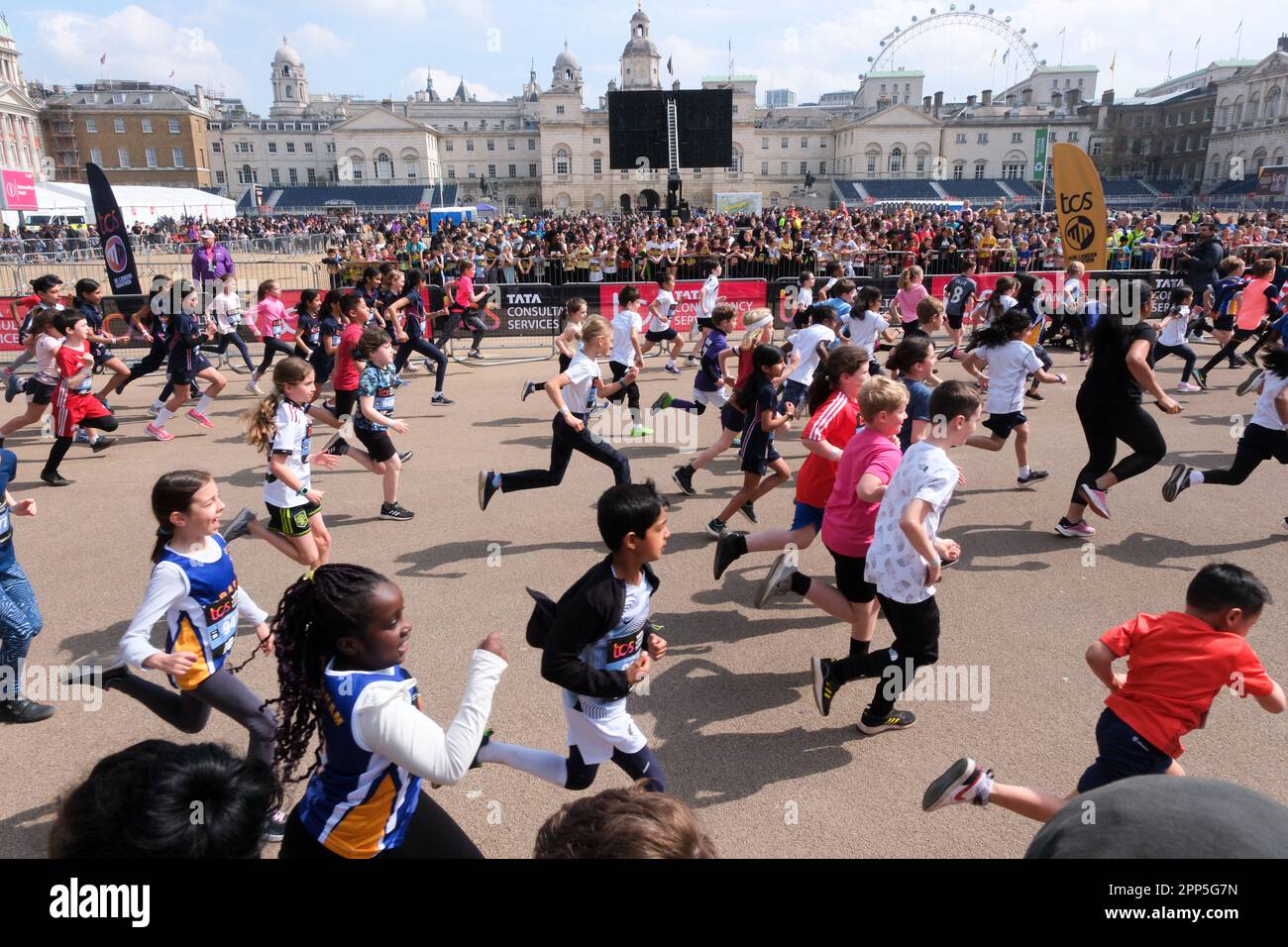 London mini marathon hi-res stock photography and images - Alamy