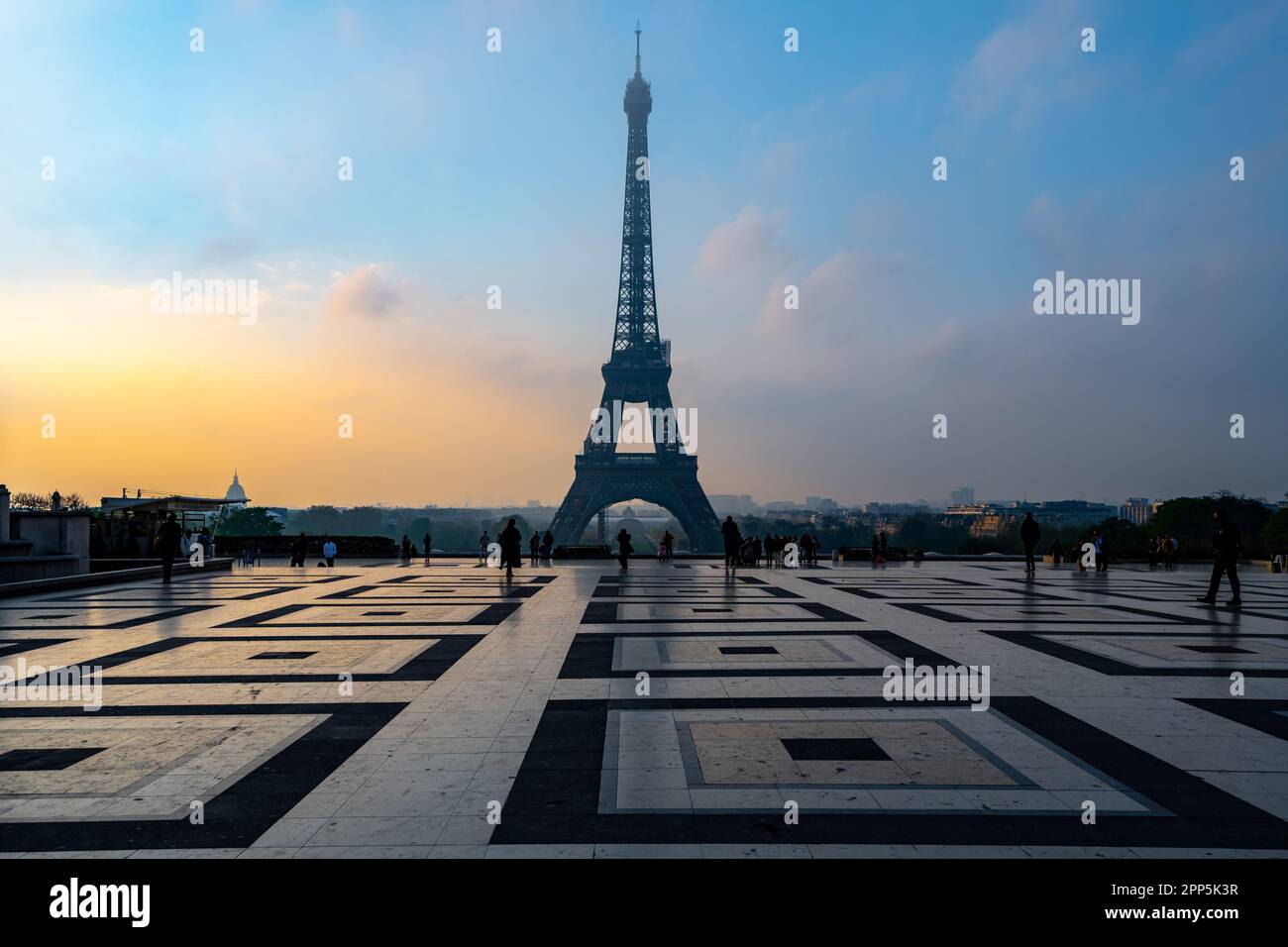 Eiffel Tower, French: Tour Eiffel, silhouette at dawn. View from ...