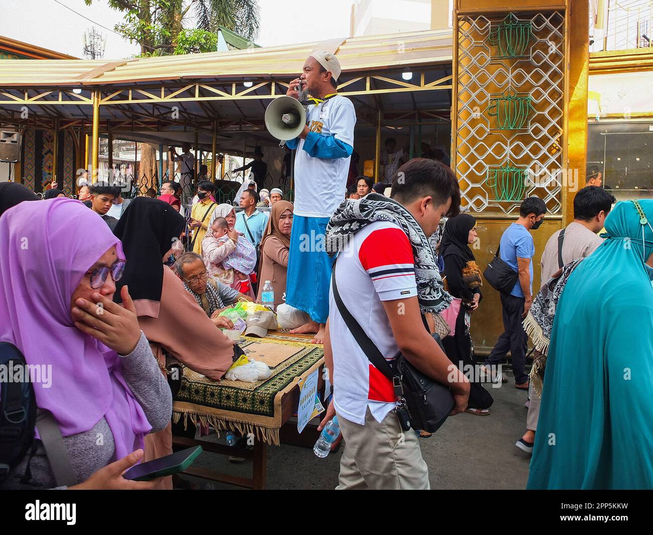Manila, Philippines. 22nd Apr, 2023. A Muslim officer gives Mosque ...