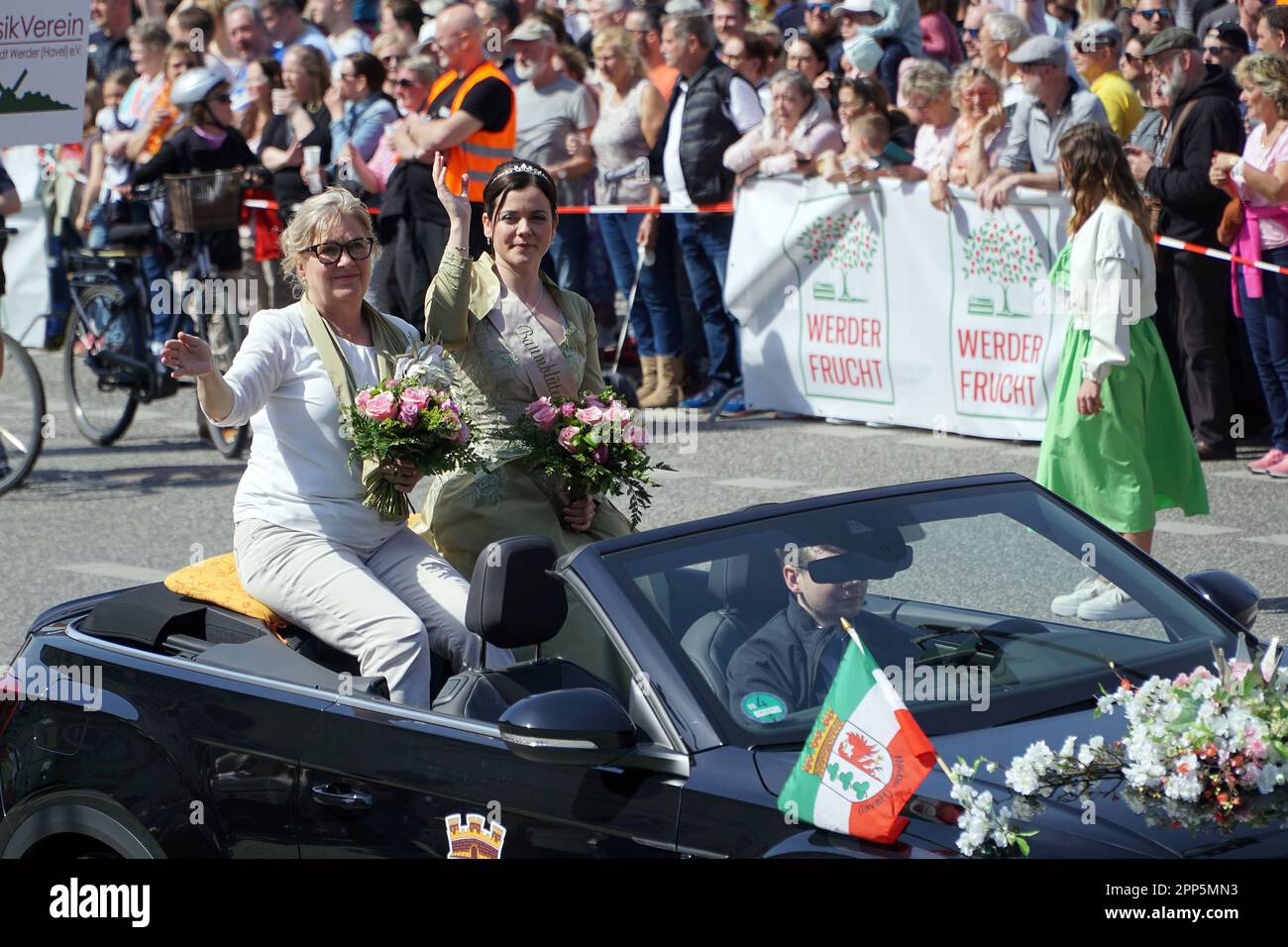 22 April 2023, Brandenburg, Werder: Werder's mayor Manuela Saß (l) sits ...