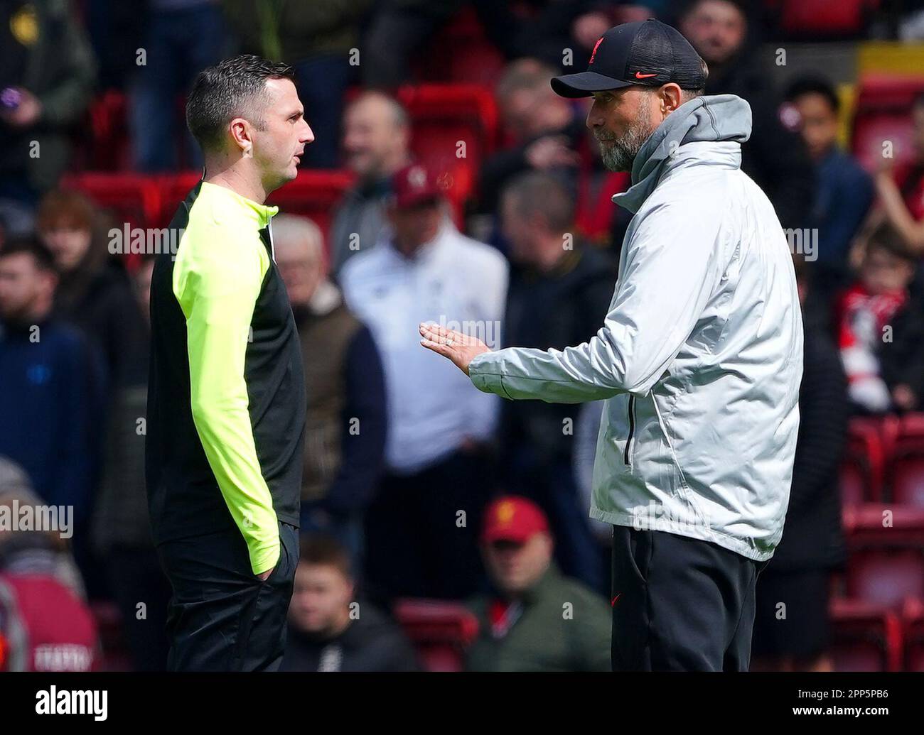 Liverpool manager Jurgen Klopp speaking with referee Michael Oliver ...