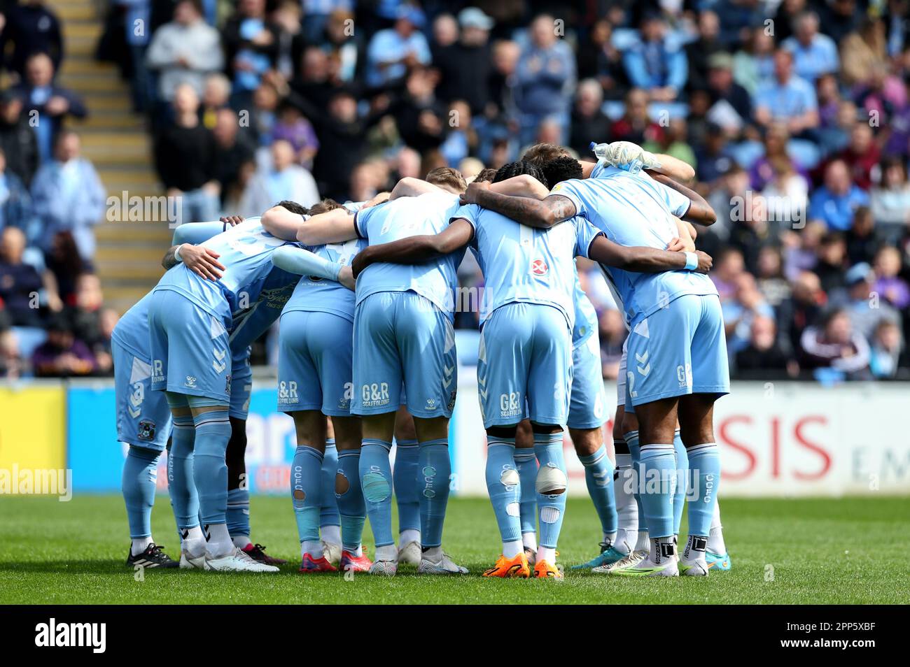Coventry city players in a huddle hi-res stock photography and images ...