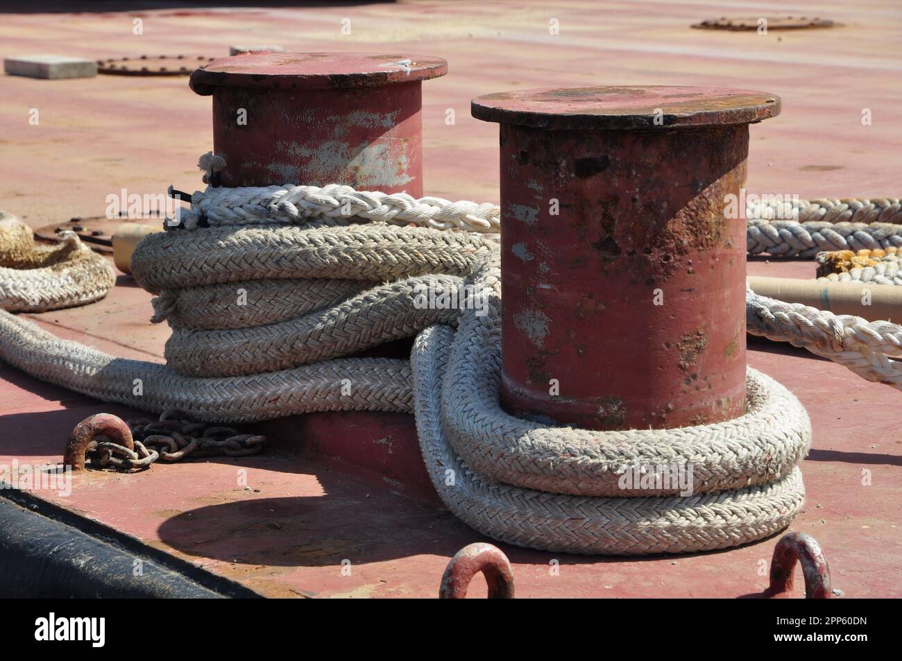 Mooring hawsers hi-res stock photography and images - Alamy