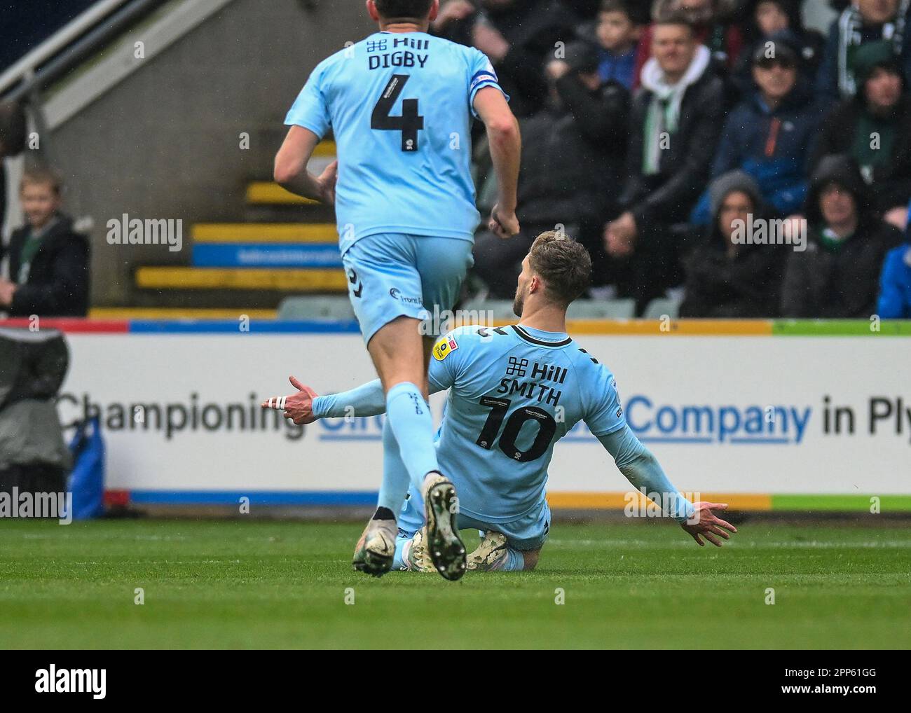 Sam Smith #10 of Cambridge United scores to make it 1-1 during the Sky ...