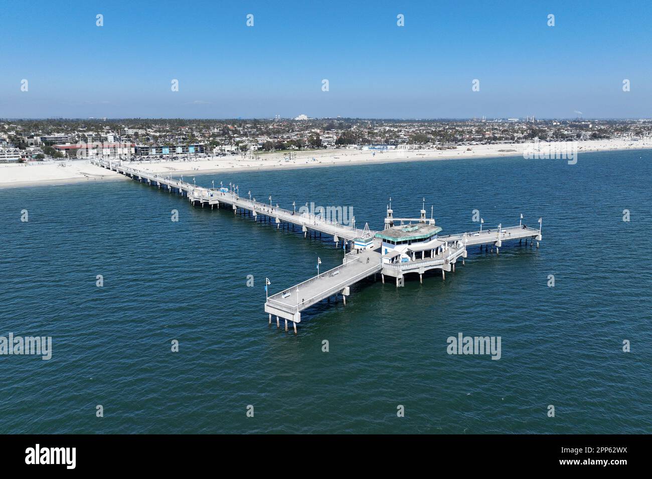 An aerial view belmont veterans memorial pier hi-res stock photography ...