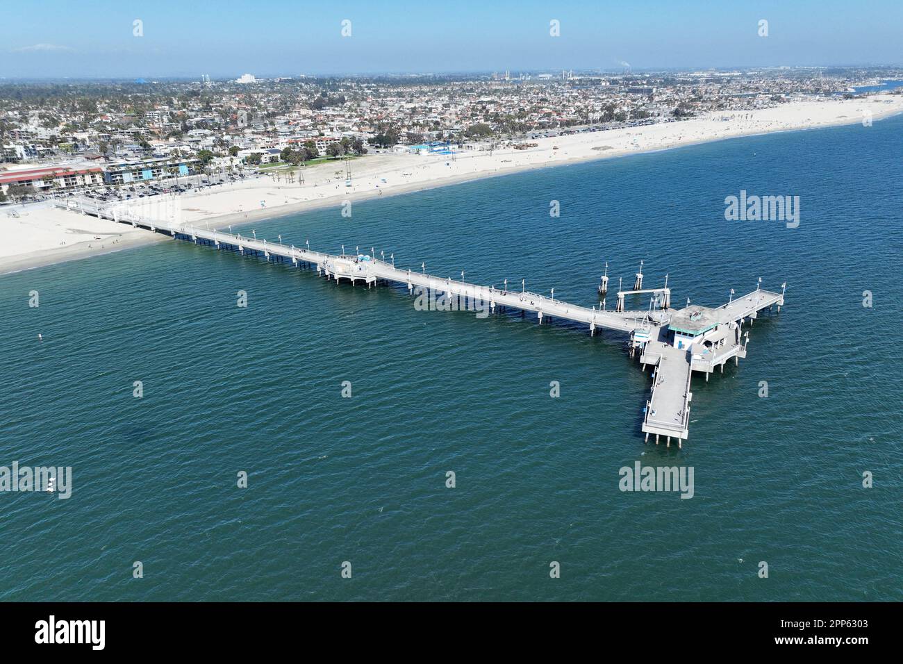 An aerial view belmont veterans memorial pier hi-res stock photography ...