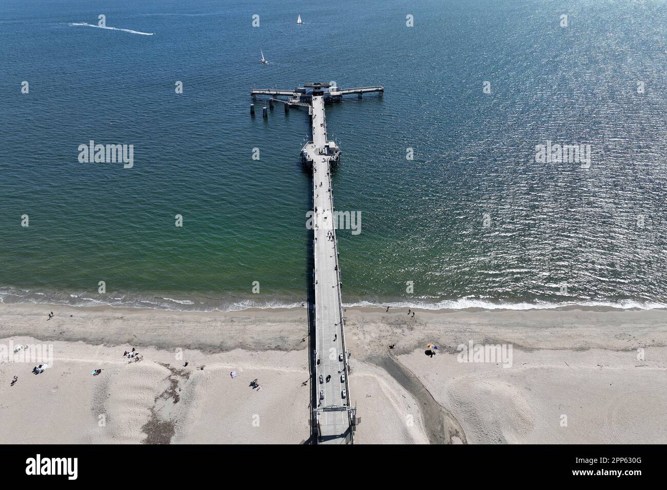 An aerial view belmont veterans memorial pier hi-res stock photography ...