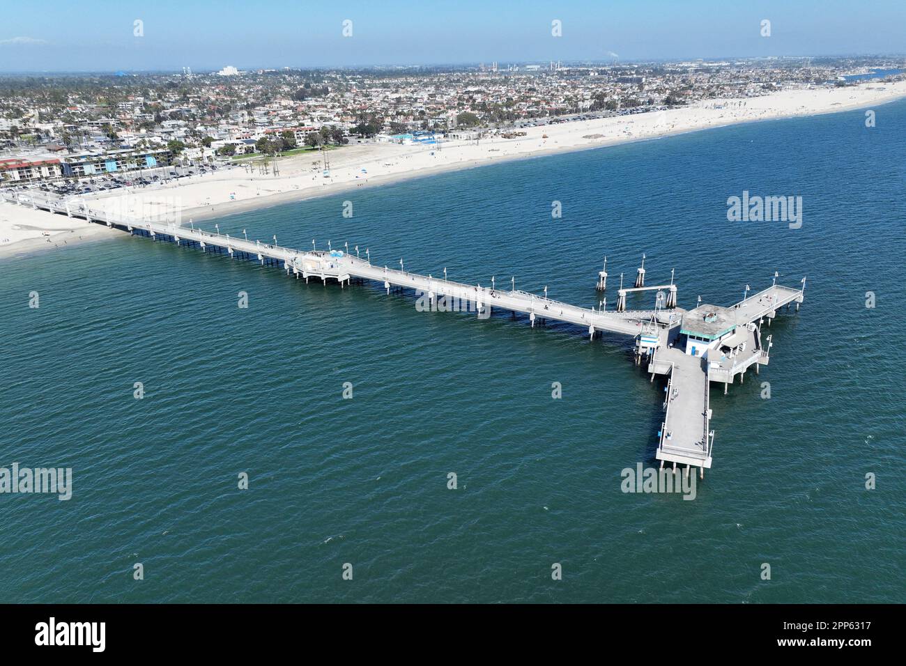 An aerial view belmont veterans memorial pier hi-res stock photography ...
