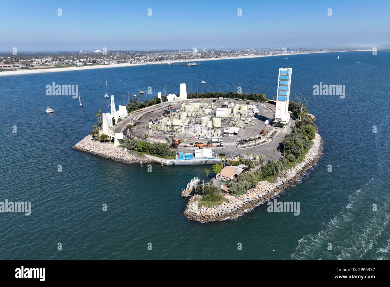 An aerial view thums oil island white hi-res stock photography and ...