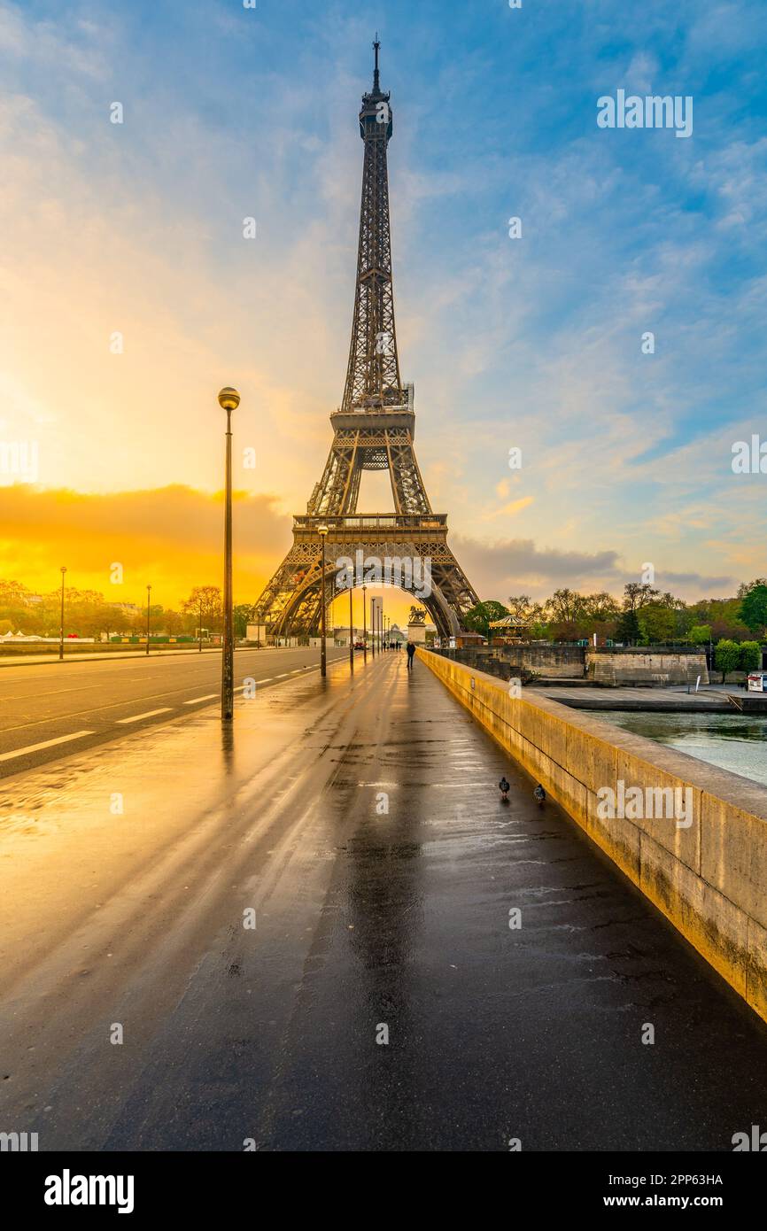 Eiffel tower from Jena Bridge, French: Pont d Iena. Beautiful sunrise ...