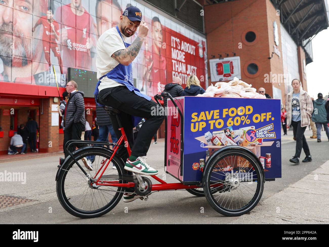 EDITORIAL USE ONLY Jake Quickenden helps distribute 580 meals in ...