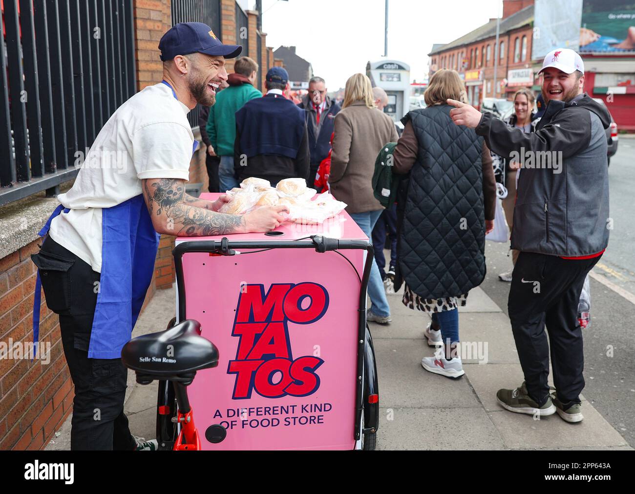 EDITORIAL USE ONLY Jake Quickenden helps distribute 580 meals in ...
