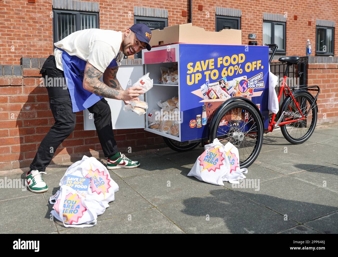 EDITORIAL USE ONLY Jake Quickenden helps distribute 580 meals in ...