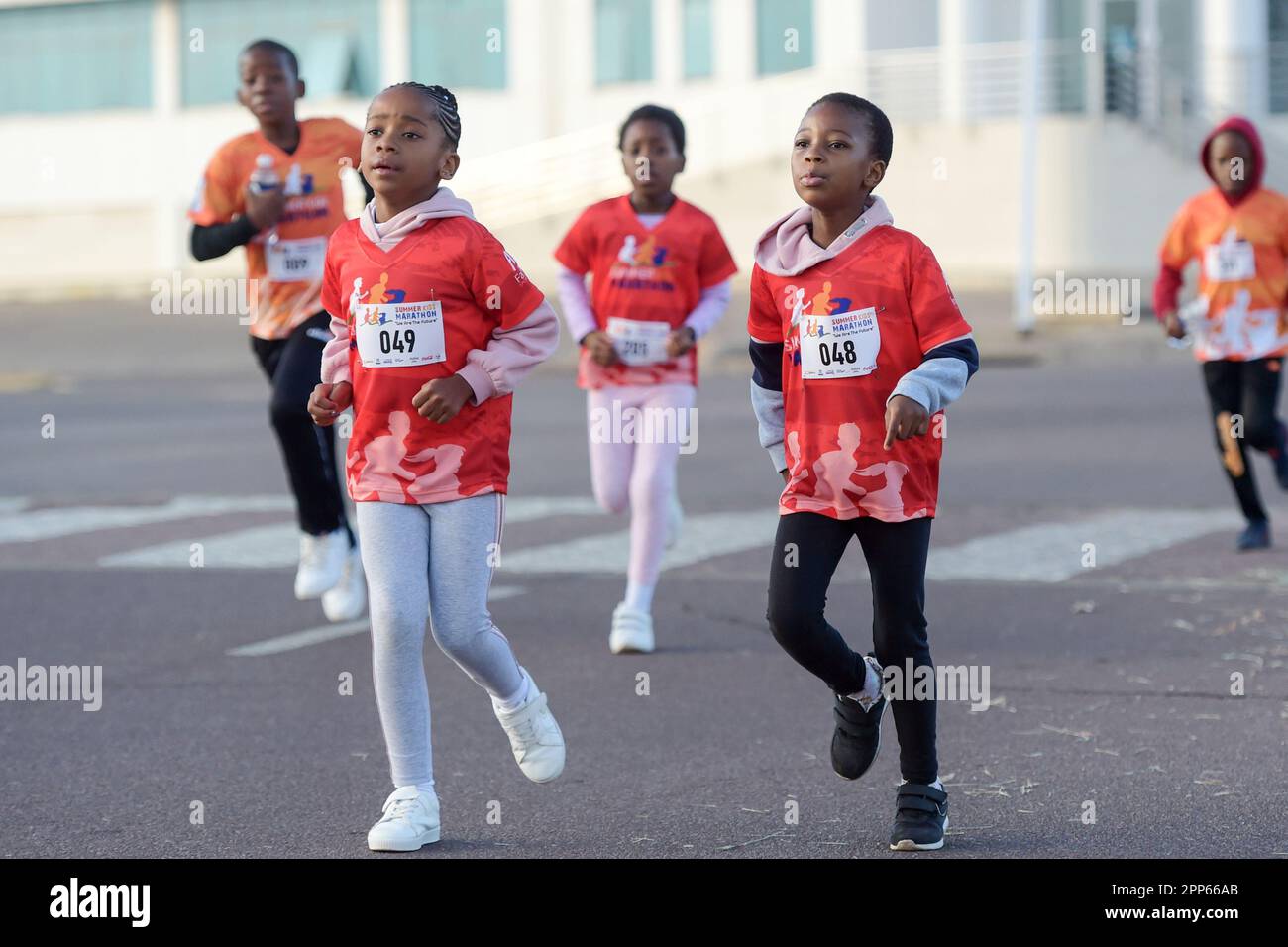 (230422) -- GABORONE, April 22, 2023 (Xinhua) -- Children take part in ...