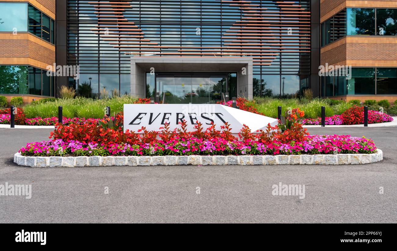 Everest re logo hi-res stock photography and images - Alamy