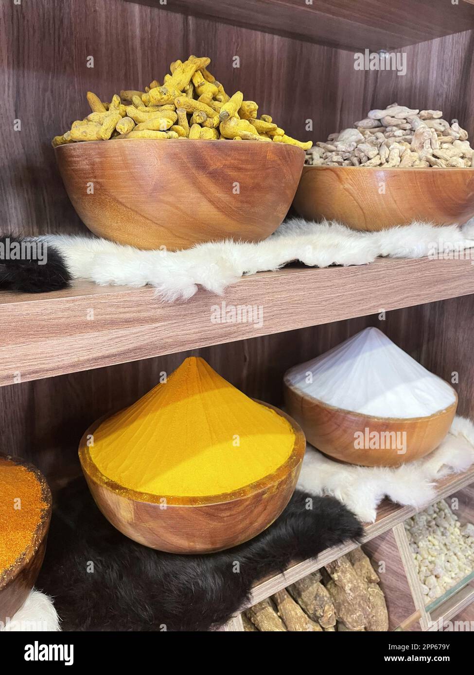 Spice spices store shelves hi-res stock photography and images - Alamy