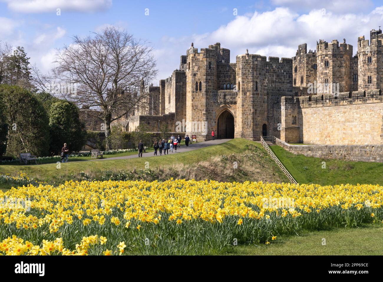 12th century castle hi-res stock photography and images - Alamy
