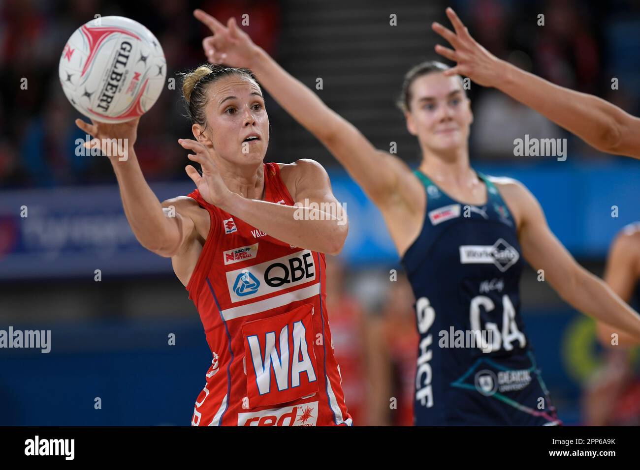 Netball passes hi-res stock photography and images - Alamy