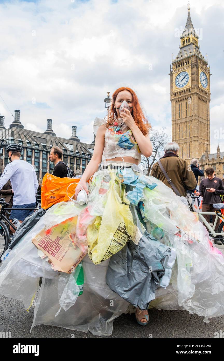 London, UK. 22nd Apr, 2023. A woman wears an oxygen mask and dress made ...