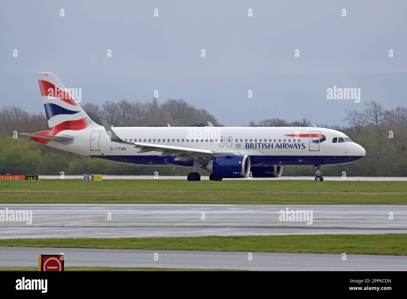 Ba airbus a320 jet airliner hi-res stock photography and images - Alamy