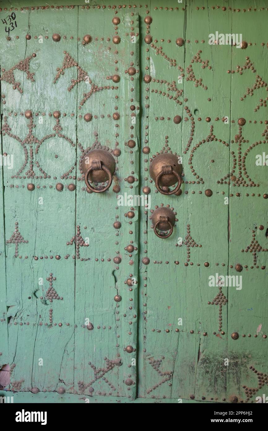 Door of the Medina quarter in Tozeur Ouled el Hadef in the Sahara ...