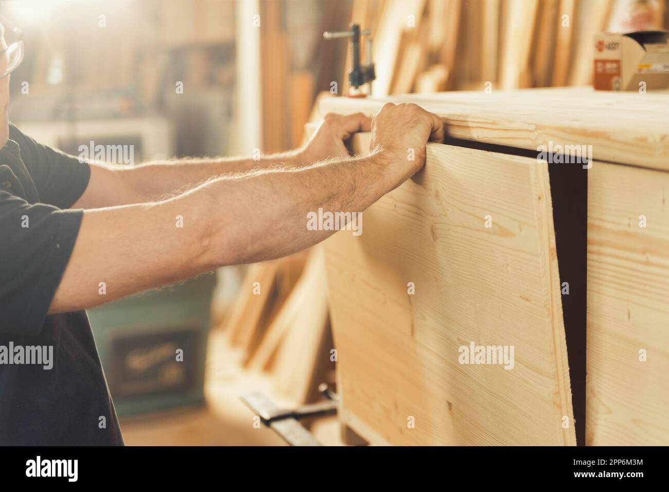 Manual handling safety hi-res stock photography and images - Alamy