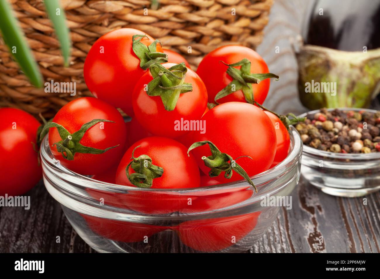 Tomato basket hi-res stock photography and images - Alamy
