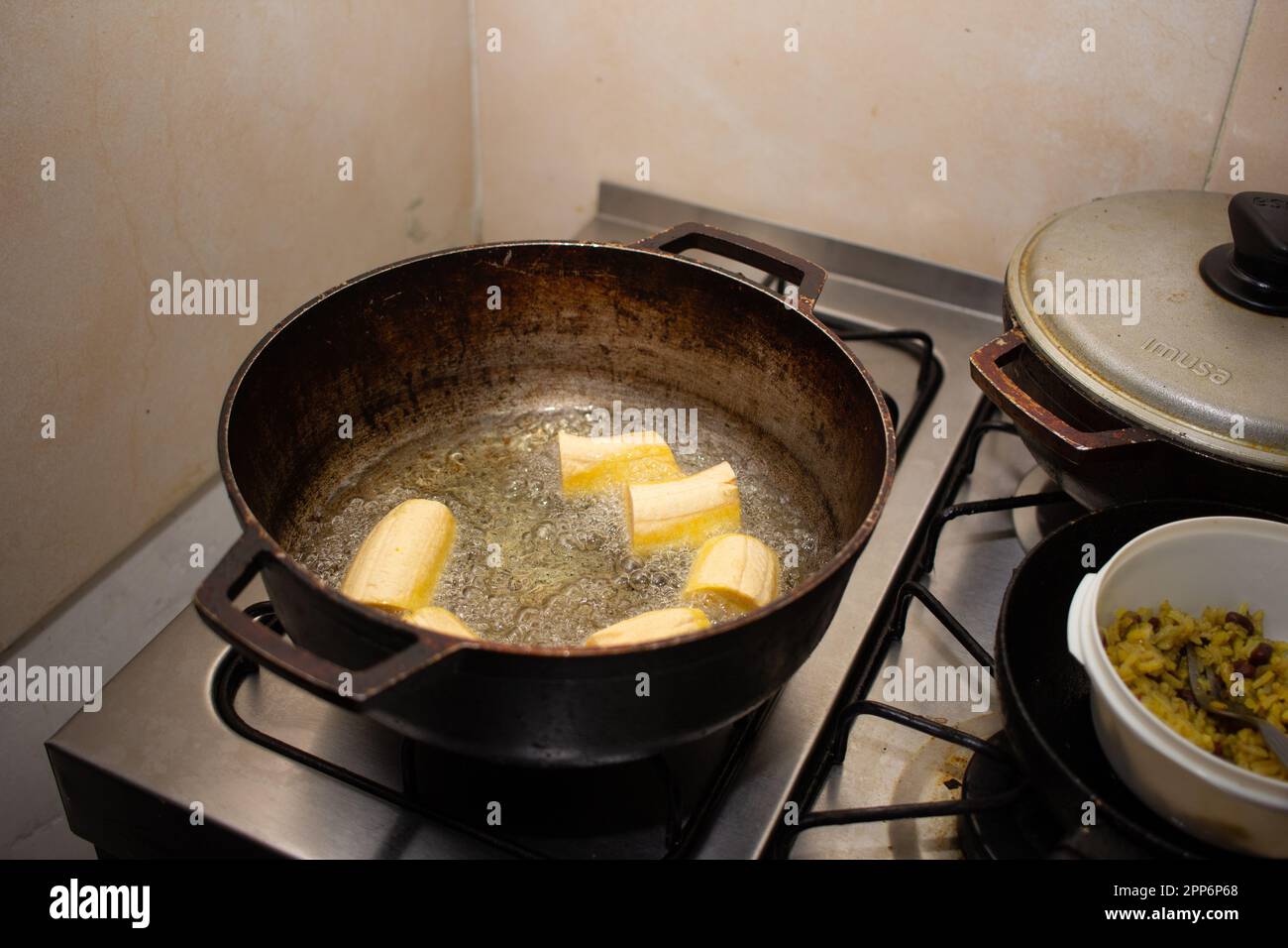 Oil in a pan hi-res stock photography and images - Alamy