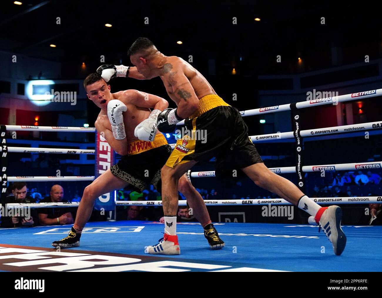 Brandon Scott (left) and Reynaldo Cajina in the heavy weight bout at ...