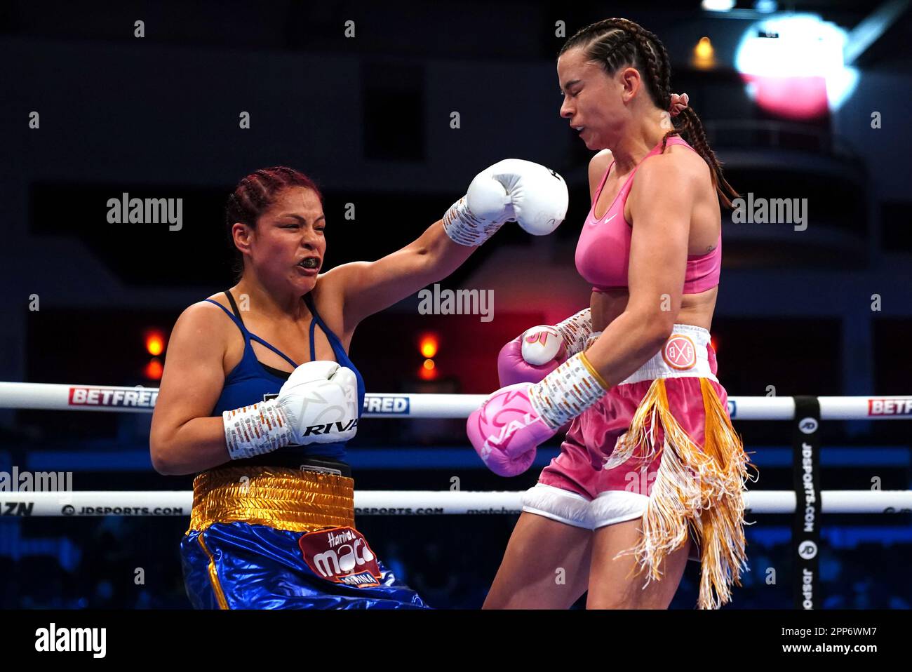 Skye Nicolson (right) and Linda Laura Lecca in the feather weight bout ...