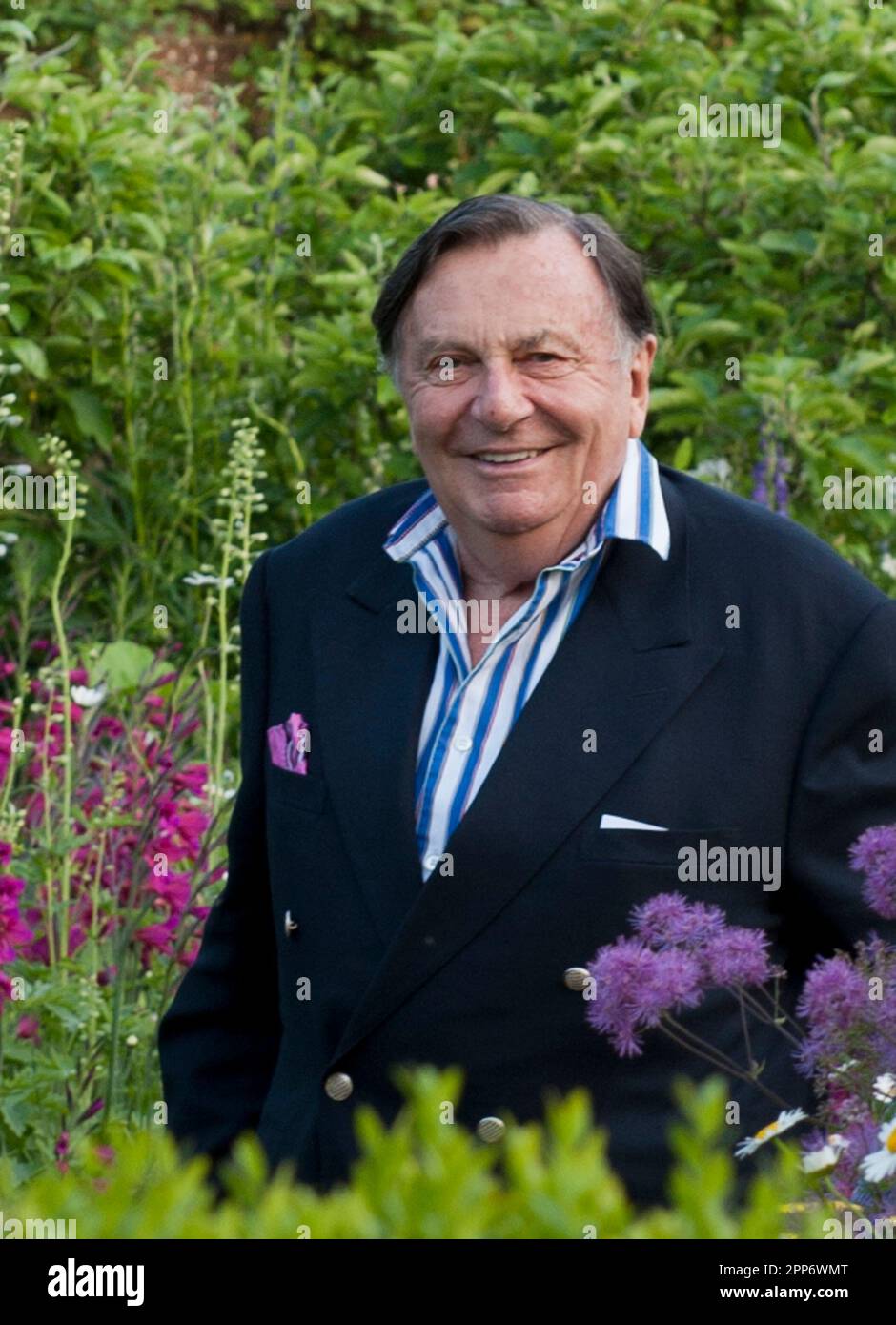 Barry Humpries, Australian entertainer in the garden of Charleston ...