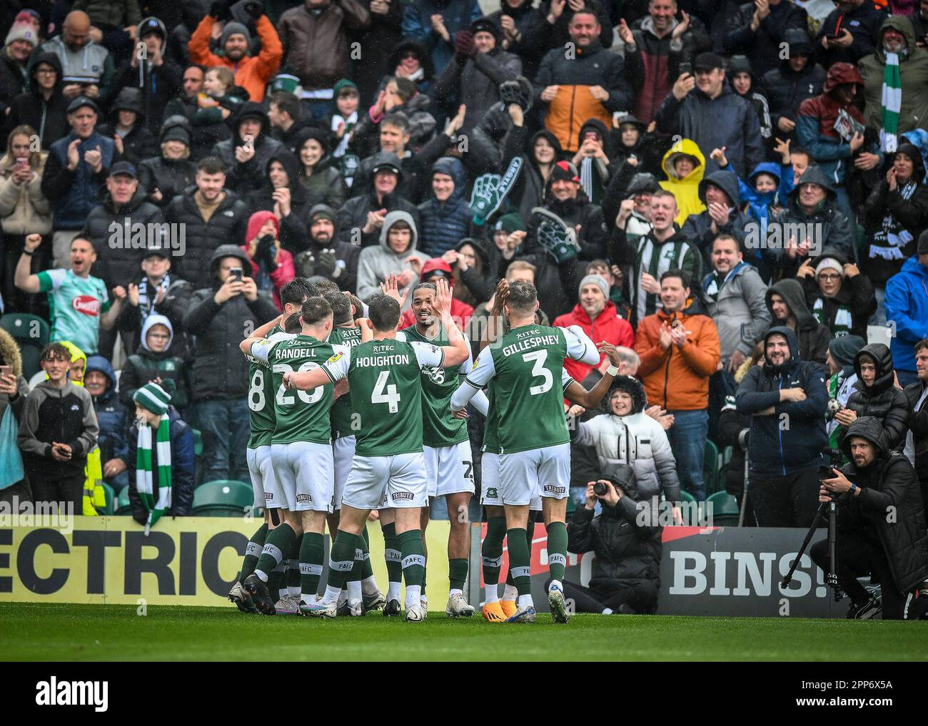 Plymouth Argyle players celebrates a goal of Callum Wright #26 of ...