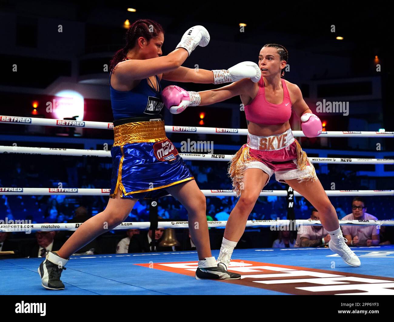 Skye Nicolson (right) and Linda Laura Lecca in the feather weight bout ...