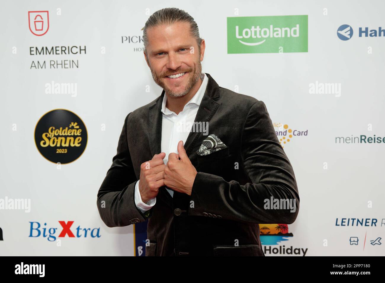 Kalkar, Germany. 22nd Apr, 2023. The Bachelor Paul Janke comes to the ...