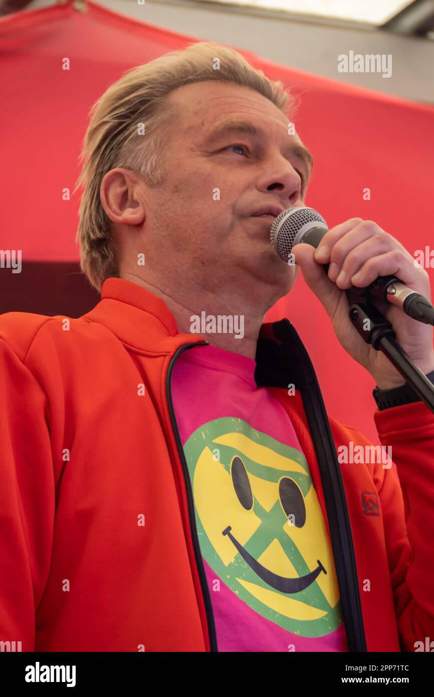 London, UK. Chris Packham speaks. Many thousands of Extinction ...