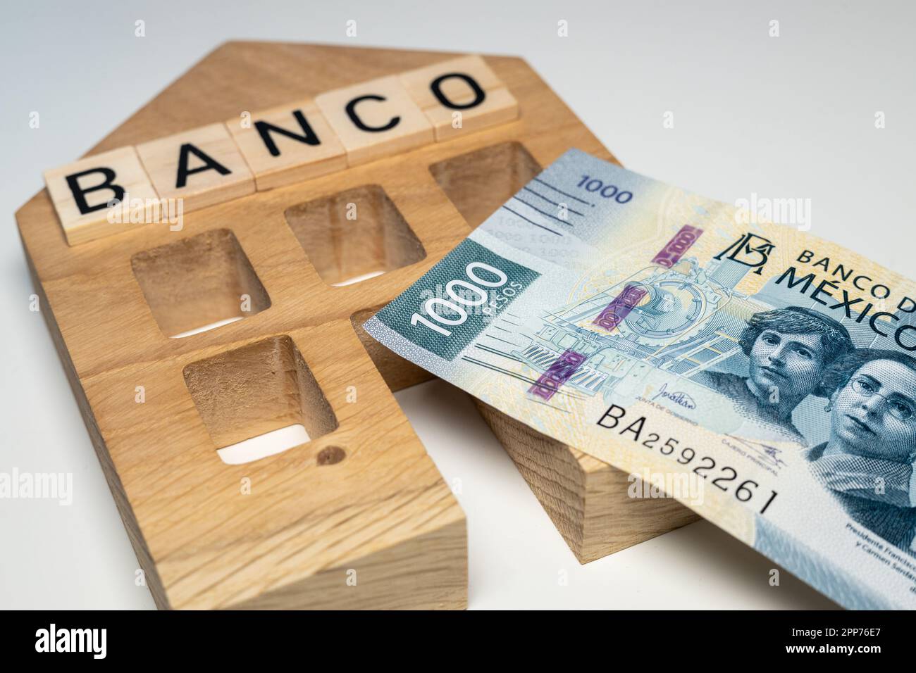 1000 Mexican pesos banknote and Bank of Mexico symbol, Financial and ...