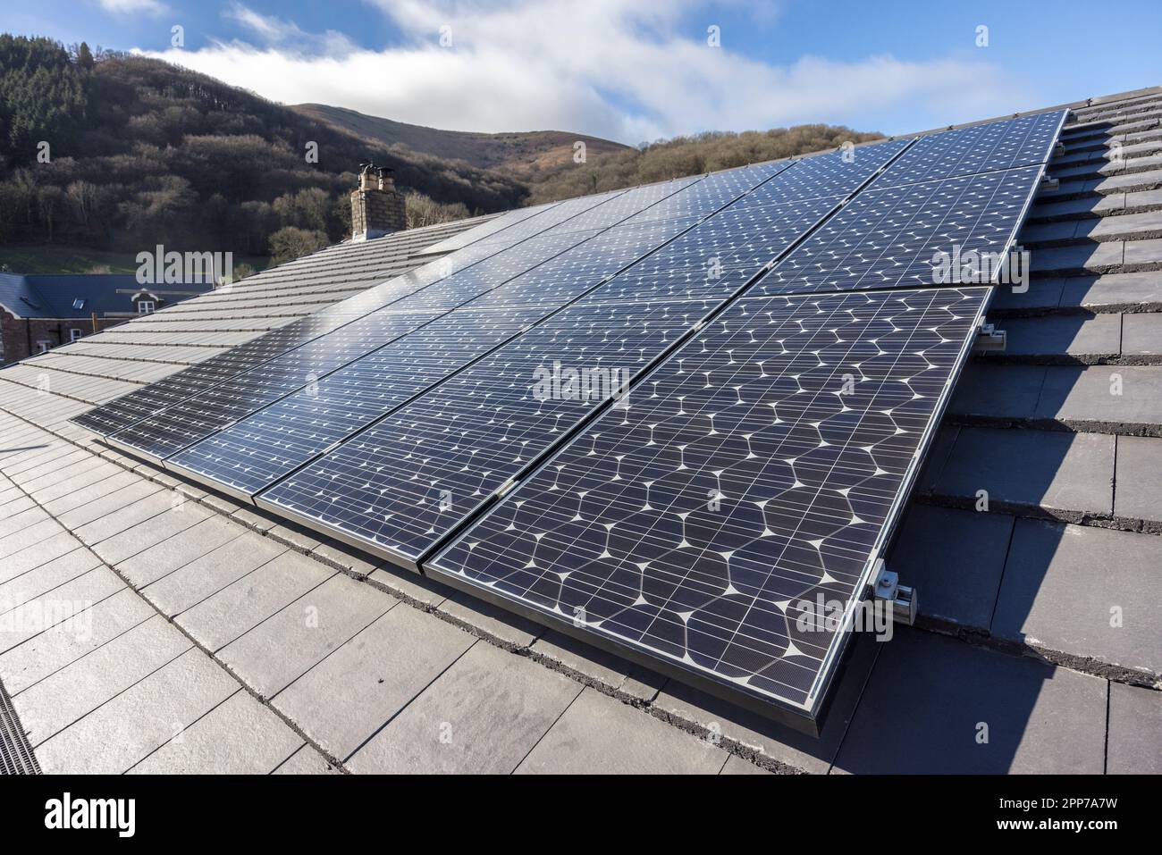 Rural uk house solar hi-res stock photography and images - Alamy