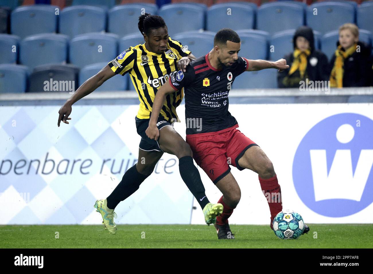 ARNHEM - (lr) Mohamed Sankoh of Vitesse, Redouan El Yaakoubi of sbv ...