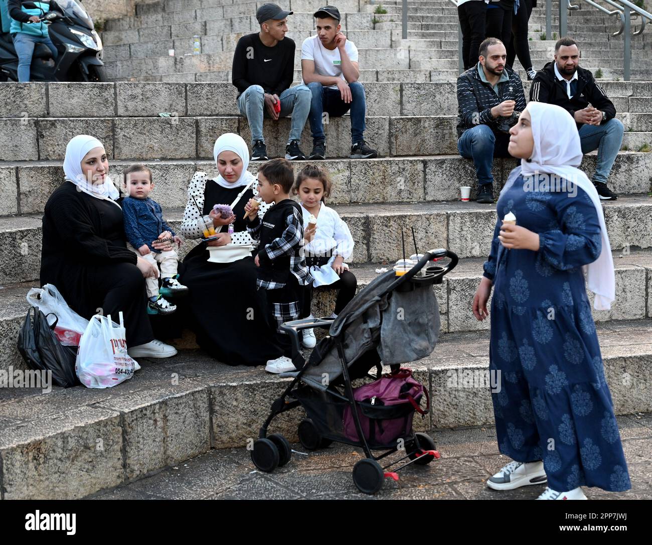 Jerusalem, Israel. 22nd Apr, 2023. Palestinians eat ice cream on Eid al ...