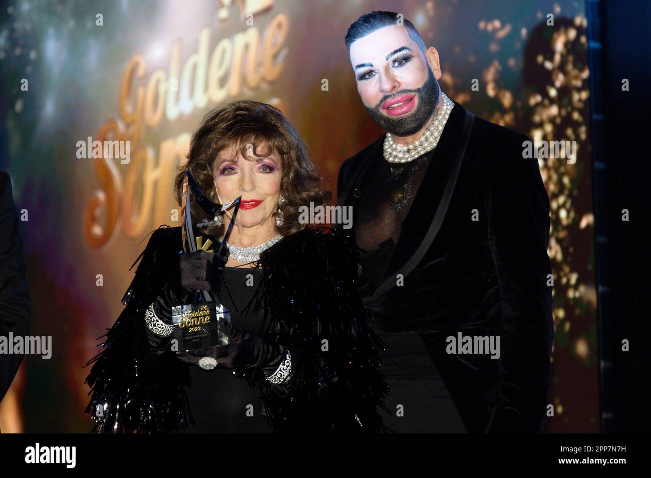 Actress joan collins 2023 hi-res stock photography and images - Alamy