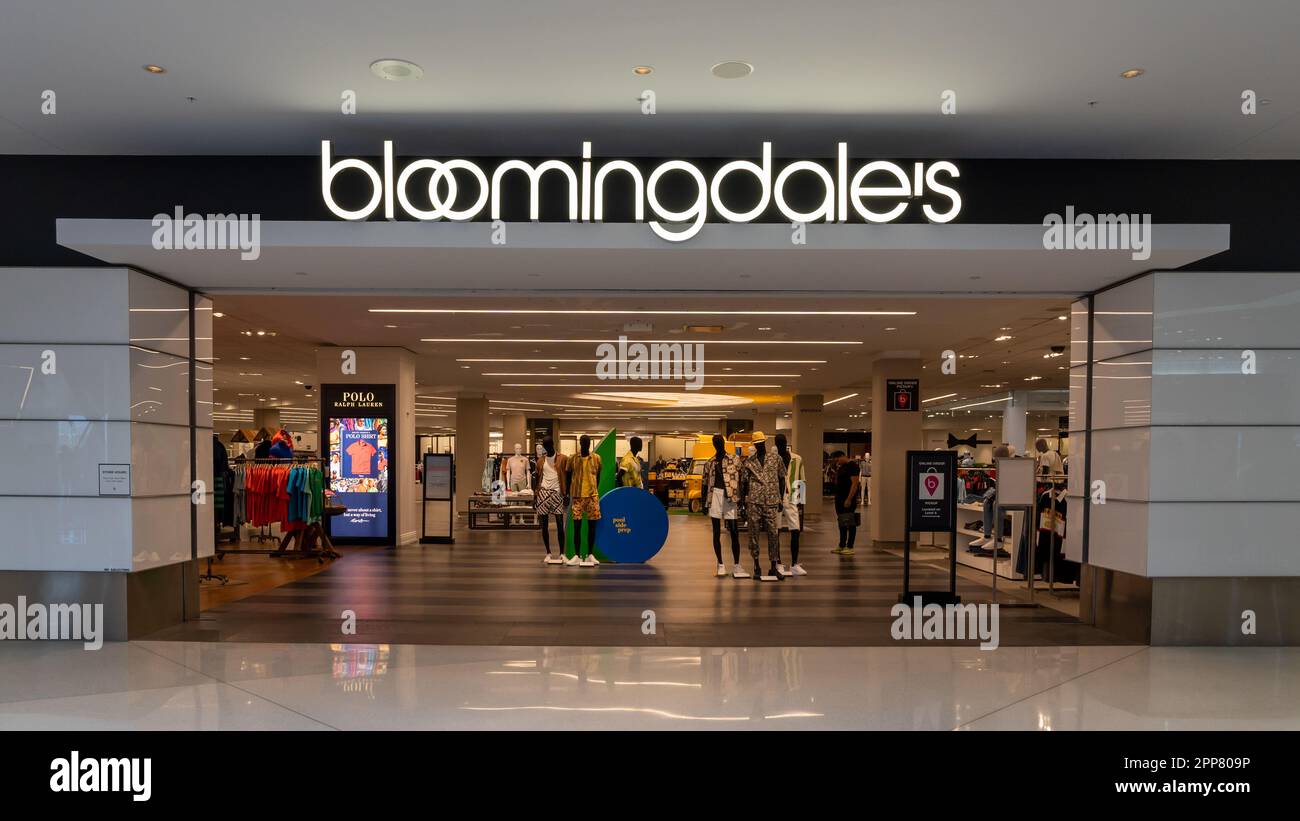 Department store entrance mall nobody shopping hi-res stock photography ...