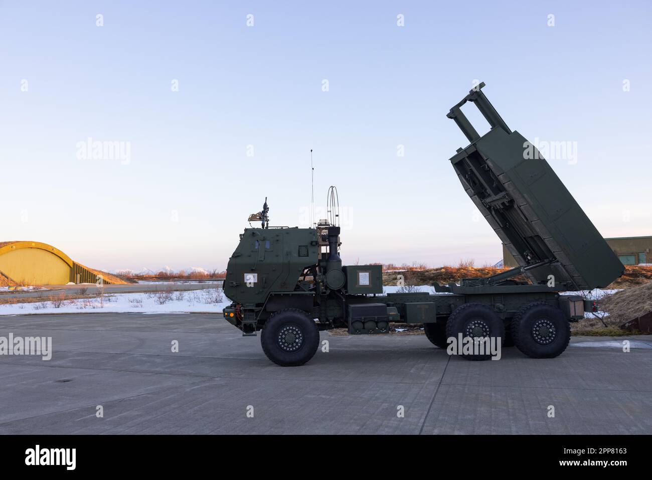 U.S. Marines with Hotel Battery, 2nd Battalion, 10th Marines, 2d Marine ...