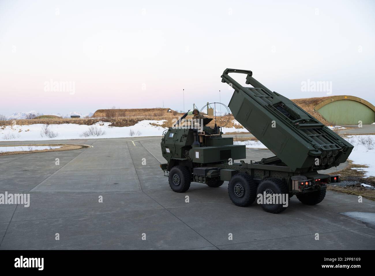 U.S. Marines with Hotel Battery, 2nd Battalion, 10th Marines, 2d Marine ...