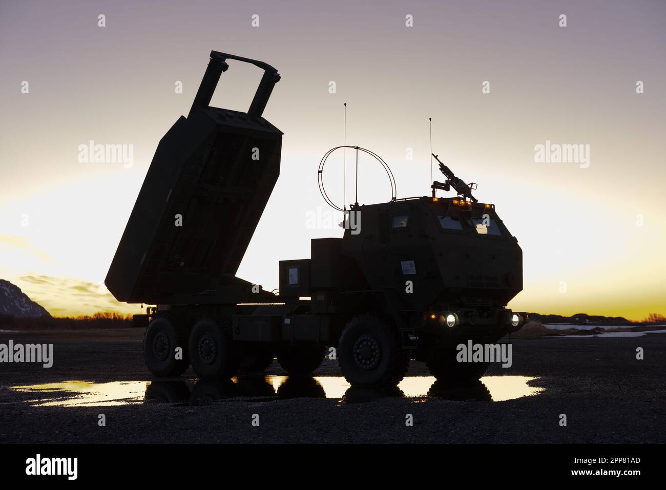 U.S. Marines with Hotel Battery, 2nd Battalion, 10th Marines, 2d Marine ...