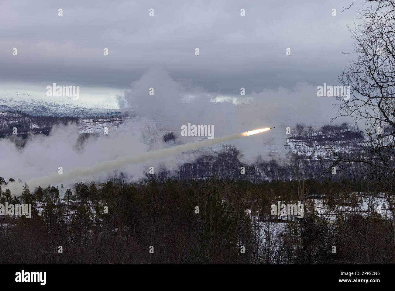 U.S Marines with Hotel Battery, 2nd Battalion, 10th Marine Regiment, 2d ...