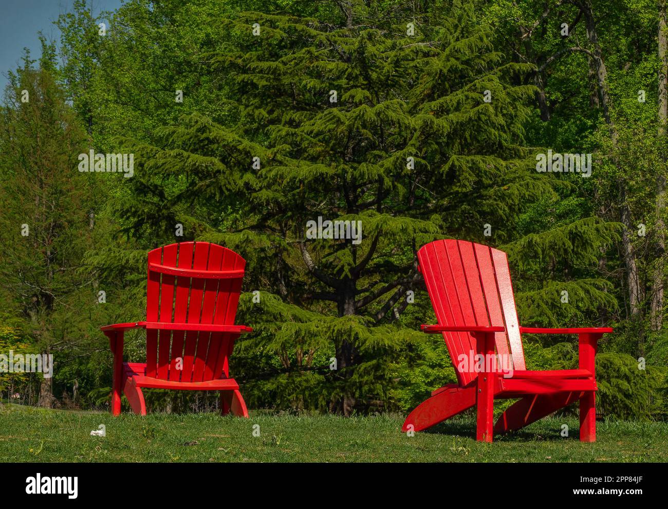 Two red garden chairs hi-res stock photography and images - Alamy