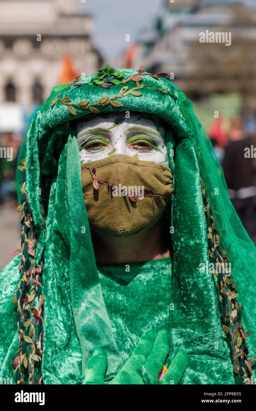 Extinction Rebellion protest continues into the weekend with over ... Extinction Rebellion protest continues into the weekend with over ...