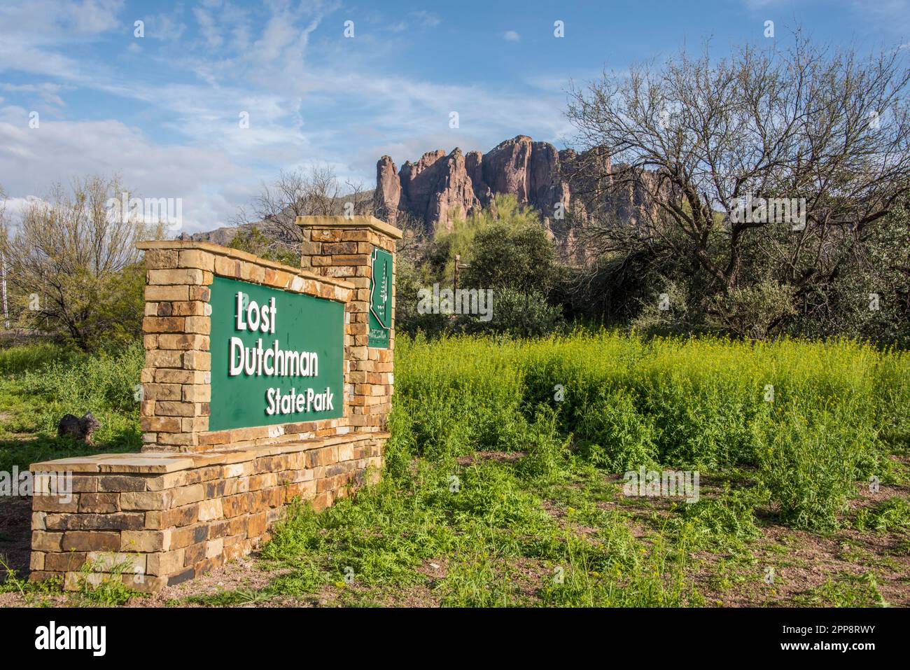 Scenic vista of Superstition Mountains at Lost Dutchman State Park ...