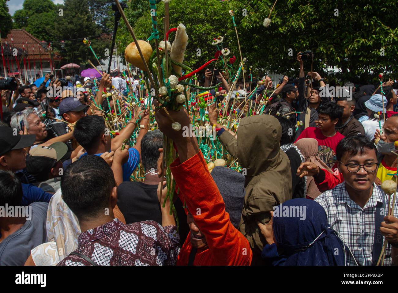 Yogyakarta, Indonesia. 22nd Apr, 2023. People scramble to get 'Gunungan ...